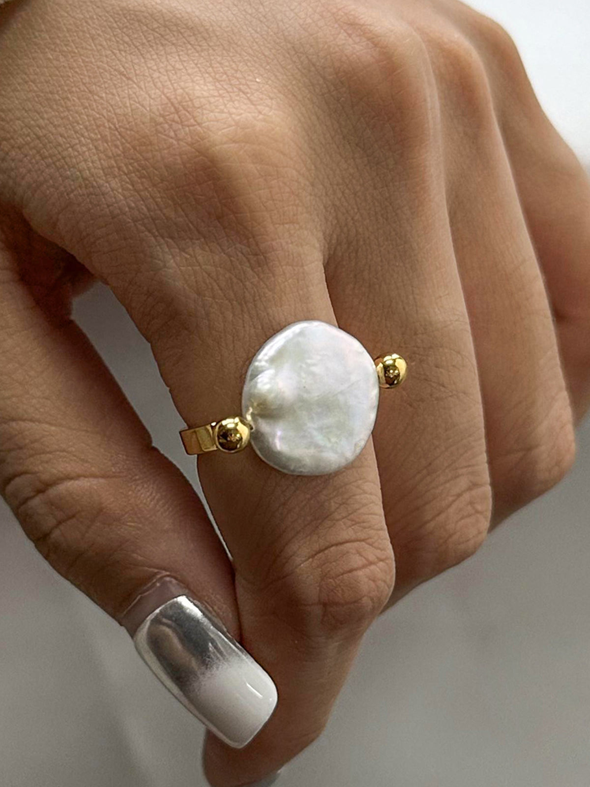 Reversible Baroque Pearl Ring | COMMENSE
